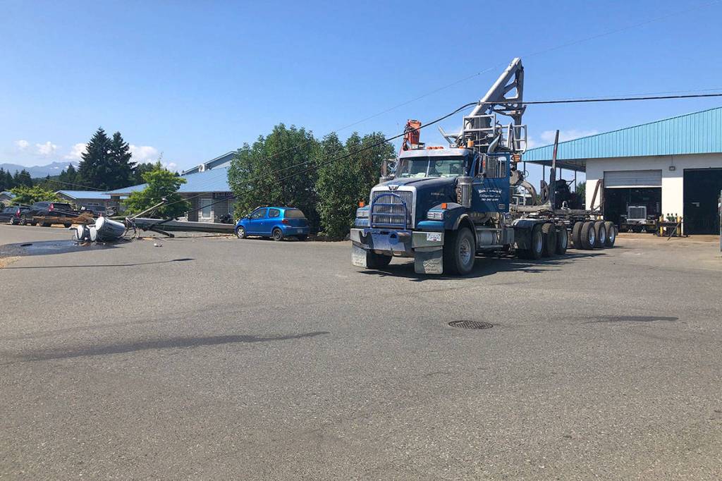 Downed Parksville powerlines trap 2 drivers inside their trucks ...