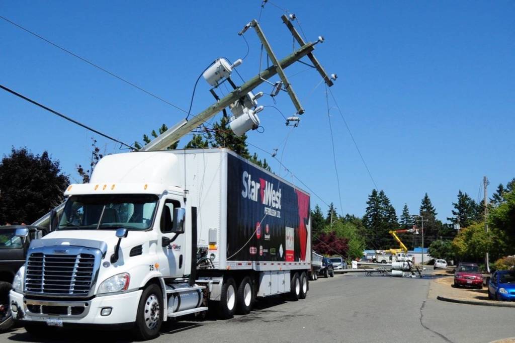 Downed Parksville powerlines trap 2 drivers inside their trucks ...
